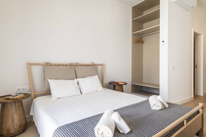 Downtown Studio Apartment F - 5 Min From Beach - Guia