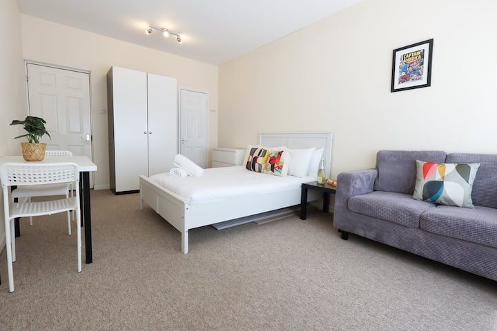 Comfort & Convenience In Bath! - Bath