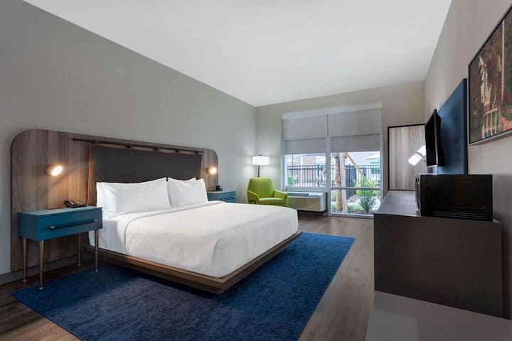 King Room | Tryp Orlando | Prime Loc Near Parks - Orlando, FL