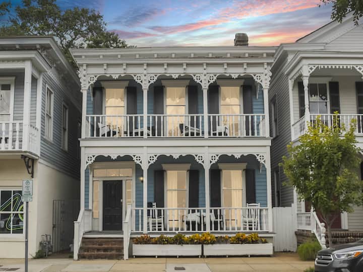 Historic Savannah Home On Broughton * Dog Friendly - Savannah, GA