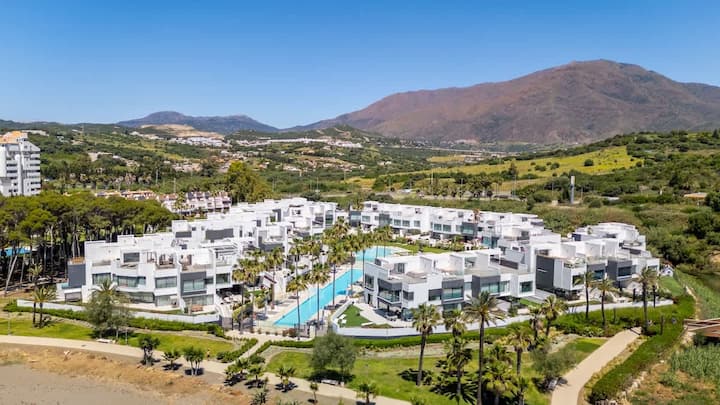 Domillion Seafront 4bdr Villa & Rooftop Terr 12ppl - Manilva