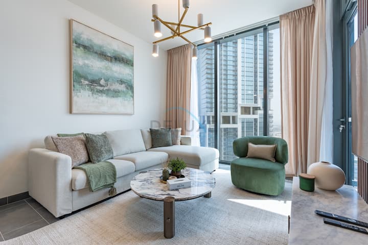 High-floor 2br W/ Skyline Views, Steps From A Park - Dubai Airport (DXB)