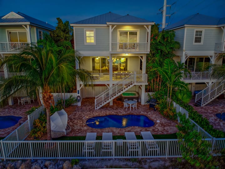 Sunset Tides - Lux Waterfront Pool Home, 30' Dock - Marathon, FL