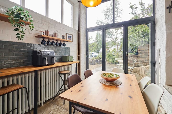 Host & Stay | The Artist's House - Hebden Bridge