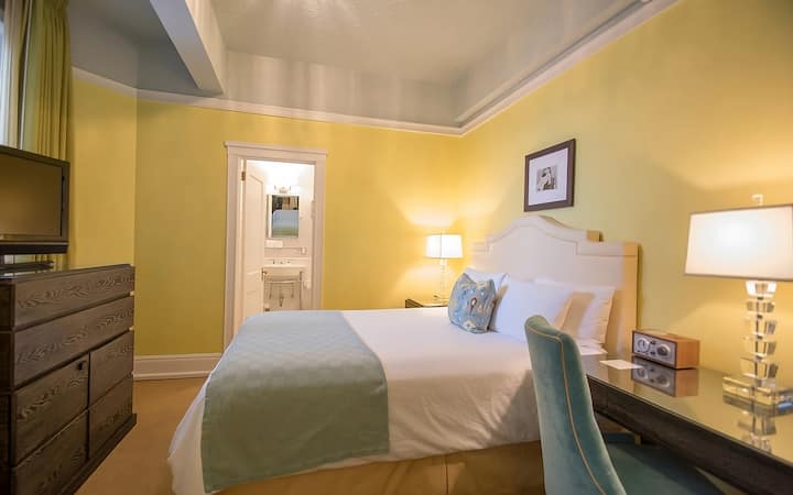 Boutique Hotel! Four Units, Near Providence Park! - Portland, OR