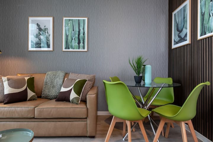 Palm Tree House - Sahara - Bromley