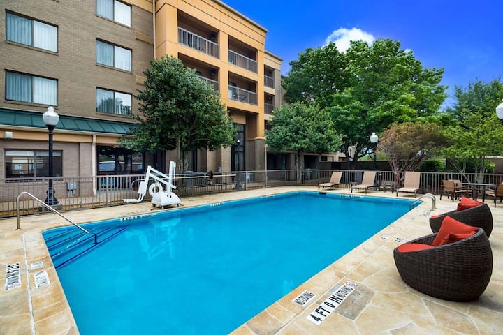 Minutes To Downtown Dallas | Pool Stay - Richardson, TX