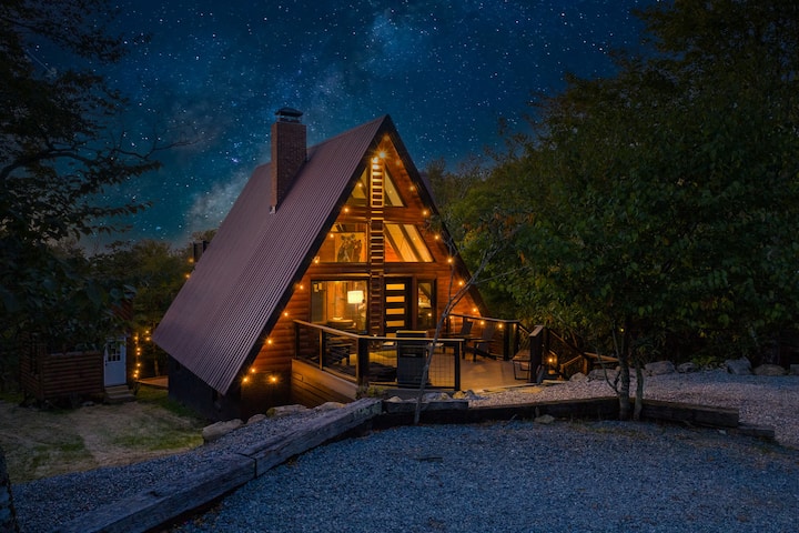 A-frame Ski-in/out Hot Tub Game Room, Walk To Town - Beech Mountain, NC