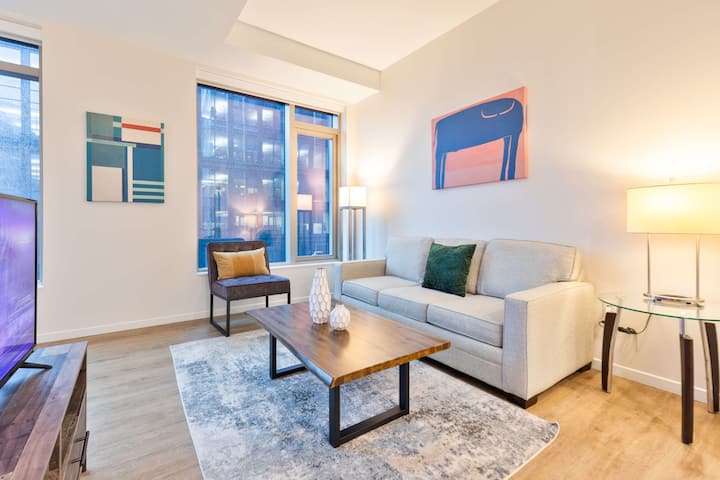 Luxury Apt Heart Of Seaport With Gym - Boston, MA