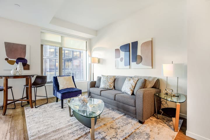 Spacious Apt Full Kitchen In Seaport - Boston, MA