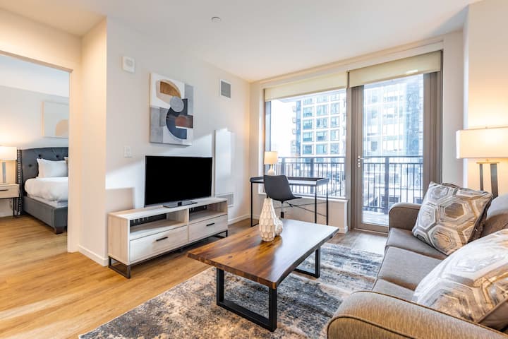 Full Private Apt Downtown Seaport With Pool - Boston, MA