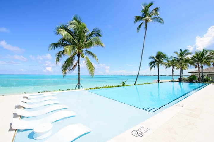 Oceanfront Five Bedroom Condo With Infinity Pool - The Bahamas