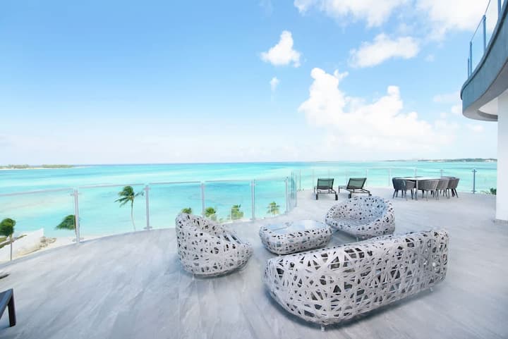 Five Bedroom Cable Beach Condo With Large Balcony - Nasáu