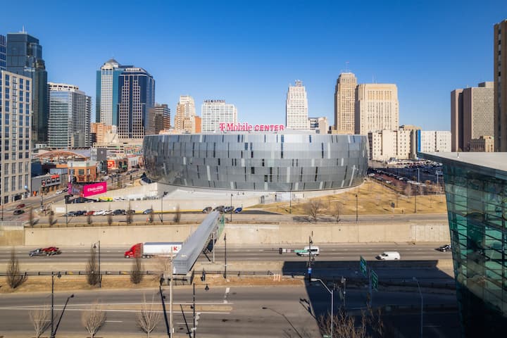 Oak St. Loft #3 - Walk To T-mobile, P&l, Streetcar - Kansas City