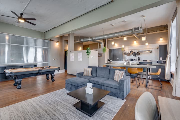 The Timeless Flat| Pool Table| Covered Parking |Dt - Birmingham, AL