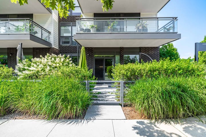 Stylish Condo On Lake Simcoe - Innisfil