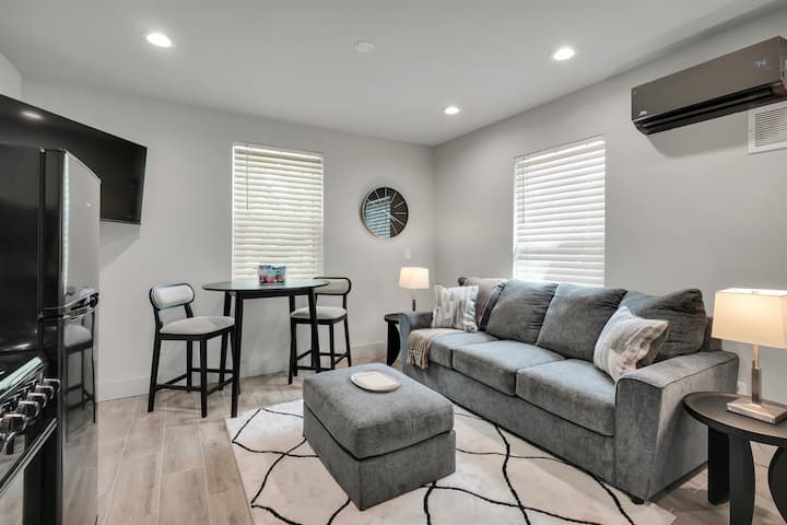 The Pearl – Stylish Couples Getaway - Wilmington, NC