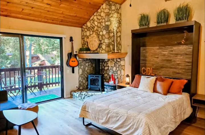 Casa Del Lago-modern Mountain Studio With Hot Tub! - Shaver Lake, CA