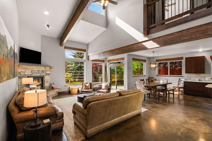 Upscale Alpine Home | Perfect Location + Hot Tub! - Big Sky, MT