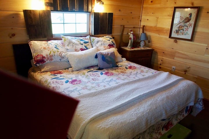 Peacock Place Luxury Cabin - Harrodsburg, KY