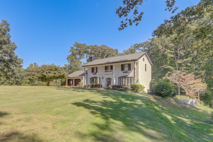 Game Room + Pond: Spacious Gainesville Getaway! - Gainesville, GA