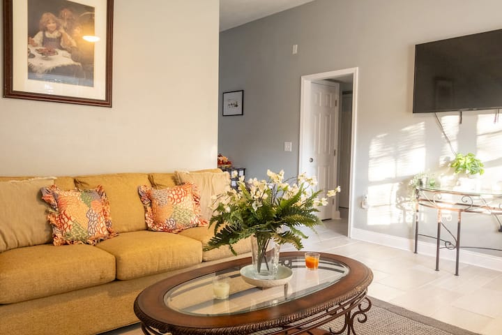 ~Cornerstone Casa_sleeps 12_ample Parking~ - ジャクソンビル, FL