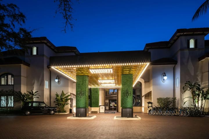 3-bedroom Condo - Naples, FL