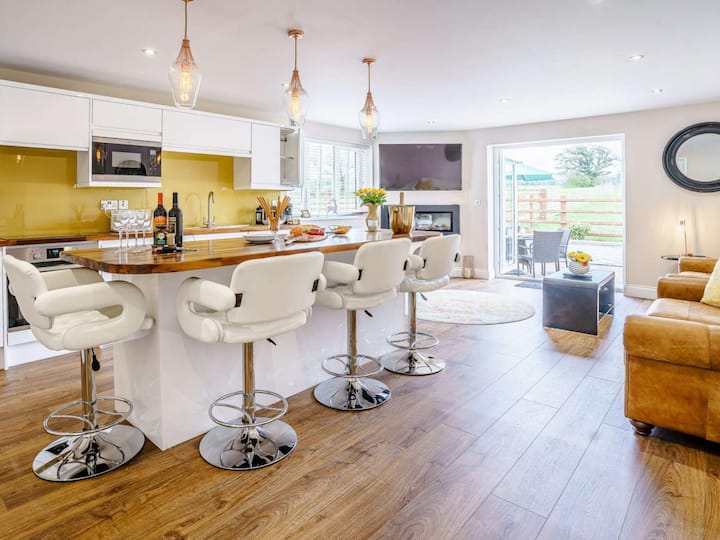 2 Bed In Lampeter (Oc-75210) - Aberaeron