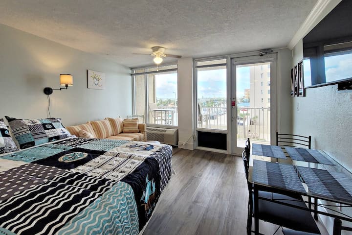 Free Daily Activities! Corner Unit-private Balcony - Daytona Beach Shores, FL