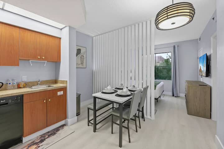 Family 2br | Kitchen | Close To Universal - Orlando, FL