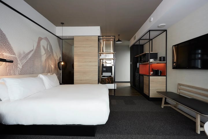 Stylish Room Near Shopping, Cafés & Boutiques - Chambly