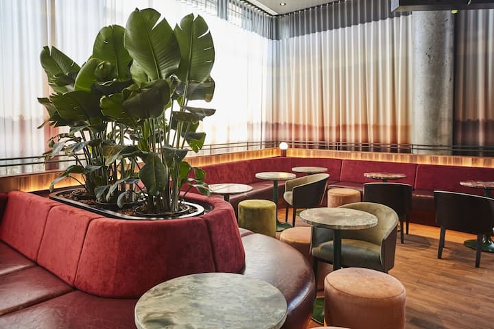 Sleek Room Near Family Fun & Laser Games - Chambly