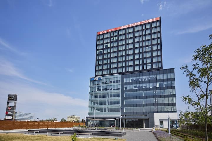 3 Elegant Rooms W/ Work Space By Dix30 Mall - Longueuil