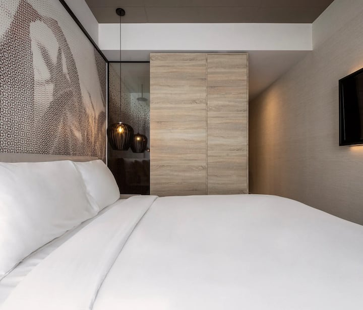 Elegant Escape In Brossard By Boutiques | 4 Units - Brossard