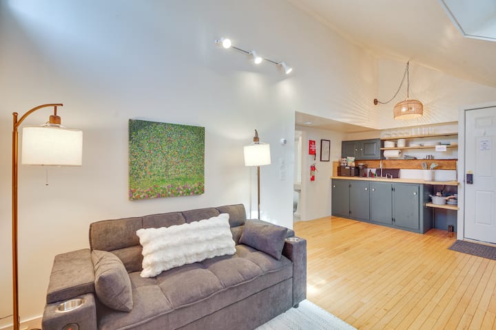 Hike & Leaf Peep: Couple’s Retreat In Waterbury! - Waterbury Village Historic District