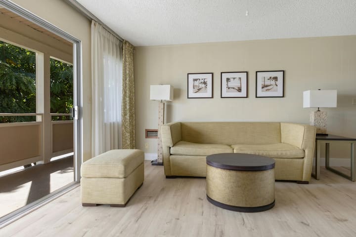 Spacious One Bedroom Suite Steps From Beach - Kauai, HI