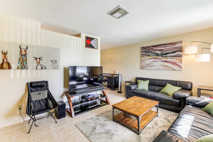 2 Mi To Shore: Riviera Beach Retreat W/ Yard - North Palm Beach, FL