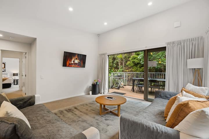 Hilltop Haven, Modern Queenstown Comfort - Queenstown, New Zealand