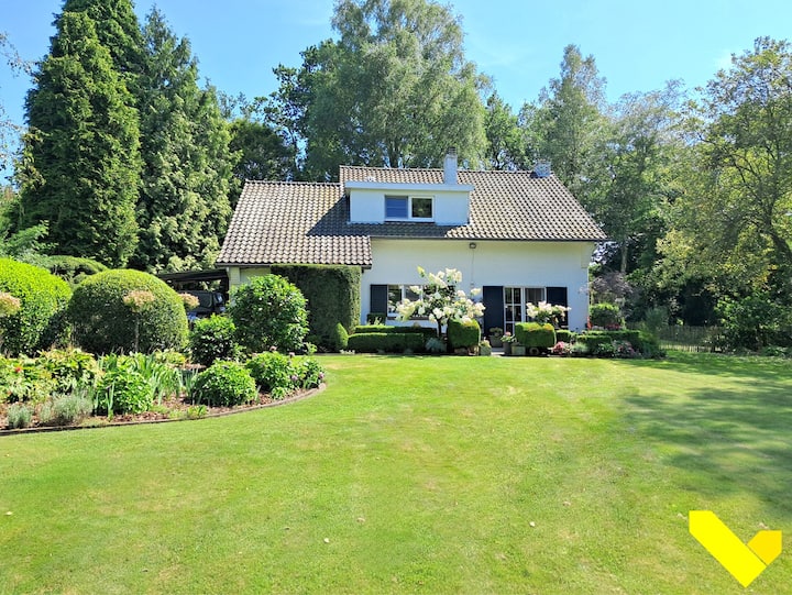 Belle Maison De Campagne Entourée De Verdure - Mol