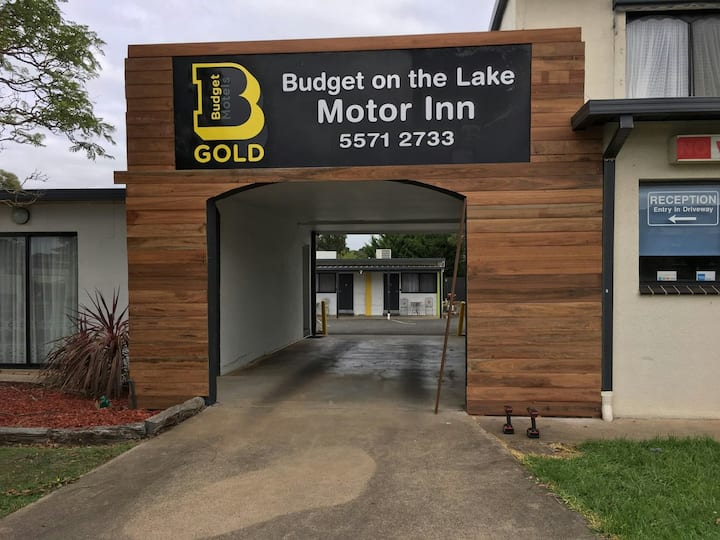 Budget On Lake - King Room- Spa - Hamilton