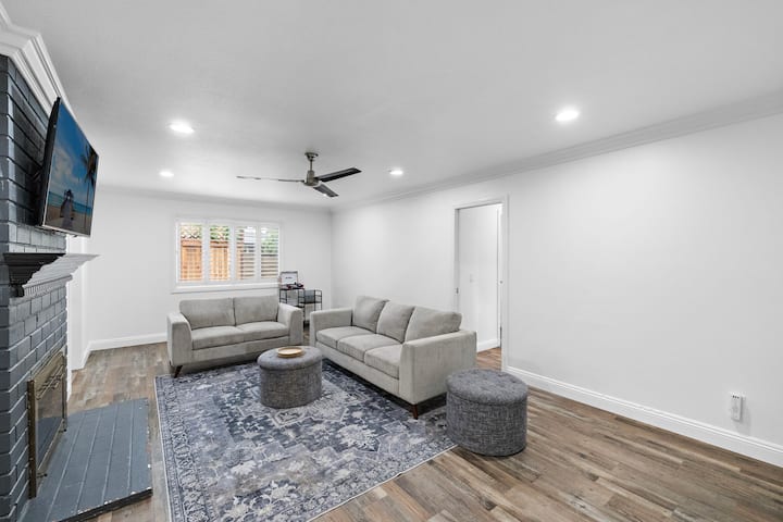 Mesa Verde • 4br | 3ba • Pool & Hot Tub - Costa Mesa, CA