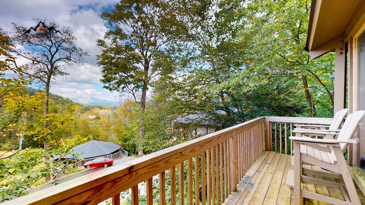 Slopesider 27 • Cozy Cabin • Walk To Skiing - Linville, NC