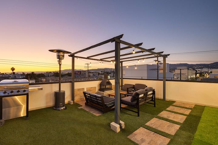Spacious 4br • Rooftop Deck • Hollywood Sign Views - Hollywood, CA