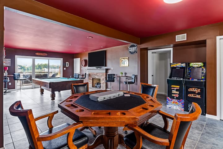 Renovated River Home! Hot Tub, Sauna & Game Room - Louisville, KY
