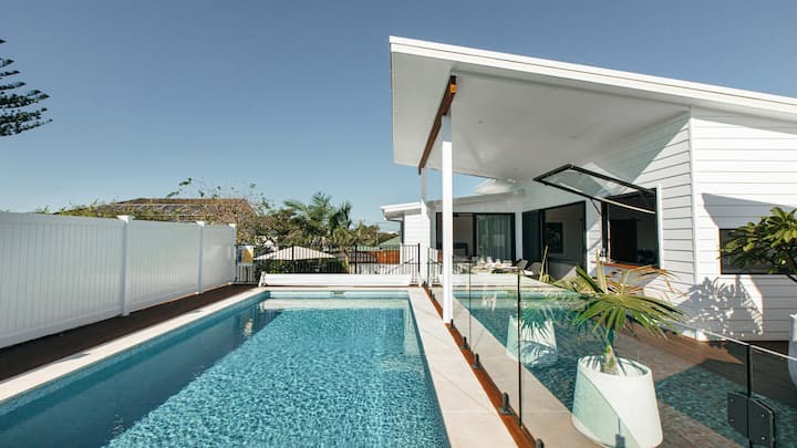 Seascape Blue Bay - A Bali Inspired Studio - The Entrance