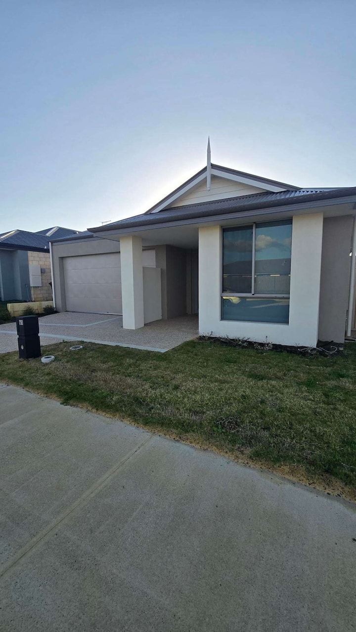 Large Bedrooms With Bathrooms In Each Room! - Hilbert