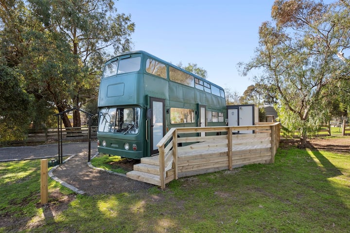 Bus Life: Sleep, Play & Farm Views - Geelong