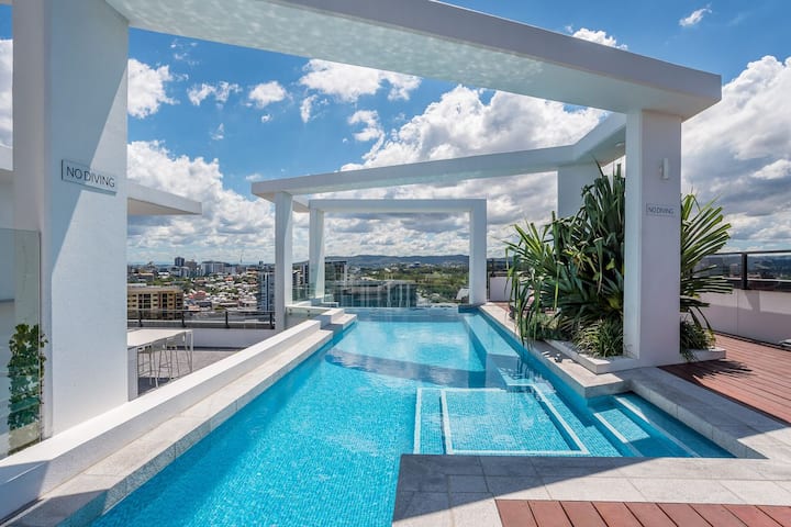 Bright Bowen Hills Apartment, Close To City Life - Milton