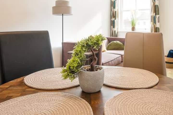 Large 2bedroom Flat In Bicester - 比斯特