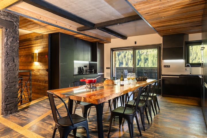 Black Diamond - Chalet Babylon · 5 Chambres / 12 P - Tignes